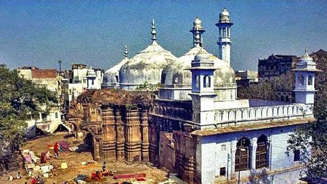 Khabren Khatakhat: 'Mosques were built by demolishing temples' | Zee News