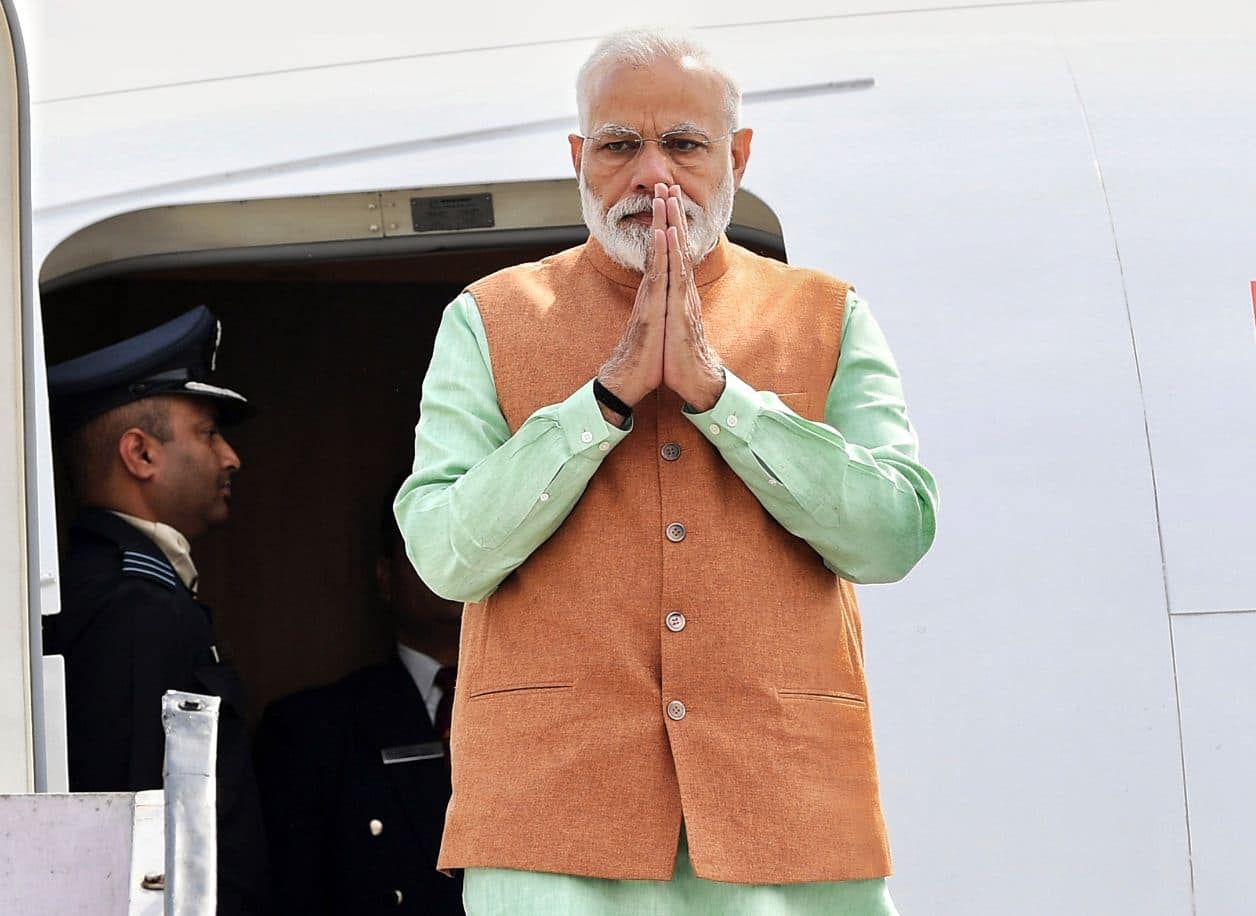 A warm welcome for PM Modi in Gujarat | Zee News