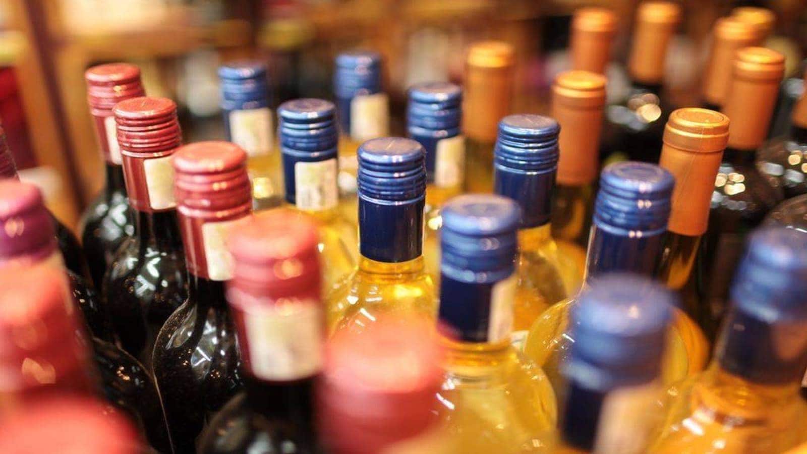 24 people died due to drinking spurious liquor in Gujarat | Zee News