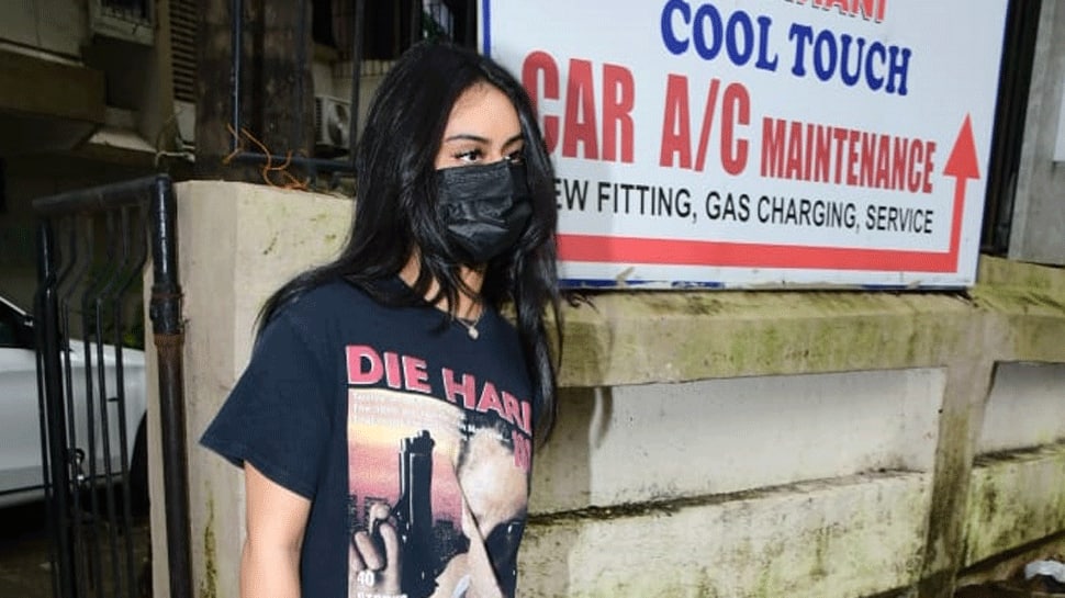 Ajay Devgn-Kajols daughter Nysa Devgn visits salon in Mumbai, gets ...