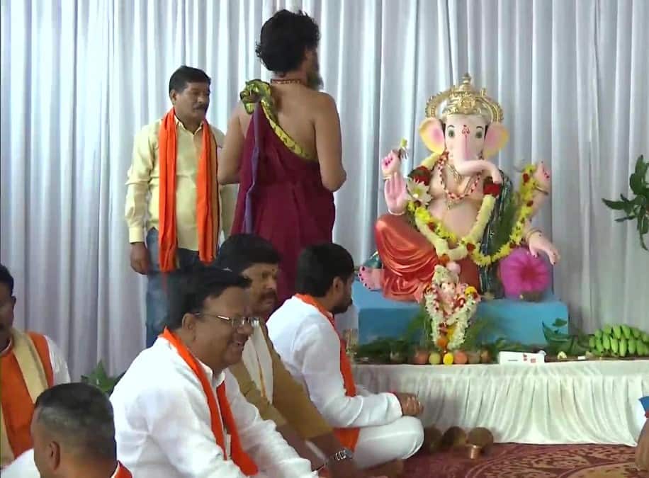 Ganesha festival Celebrated At Hubballi Idgah Ground: Pramod Muthalik ...