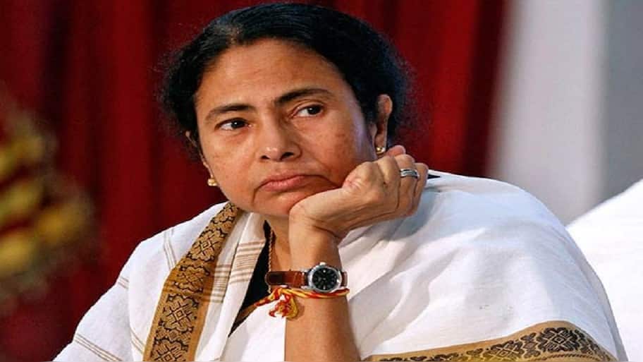 Mamata Banerjee in TROUBLE, High Court takes BIG step against DIDI's ...