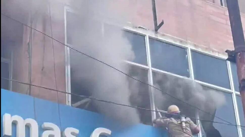 Massive Fire breaks out at building in Noida's Sector-18; 4 fire ...