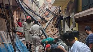 3 killed in building collapse in Delhi's Azad Market | Zee News