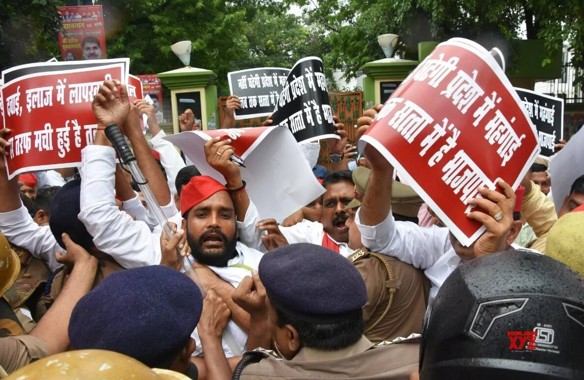 Uproar in Lucknow on the first day of monsoon session of UP Legislative ...