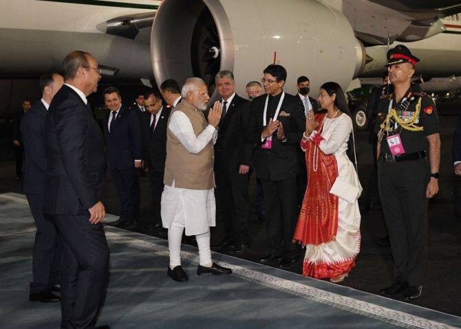 PM Modi reaches Samarkand to attend SCO summit | Zee News