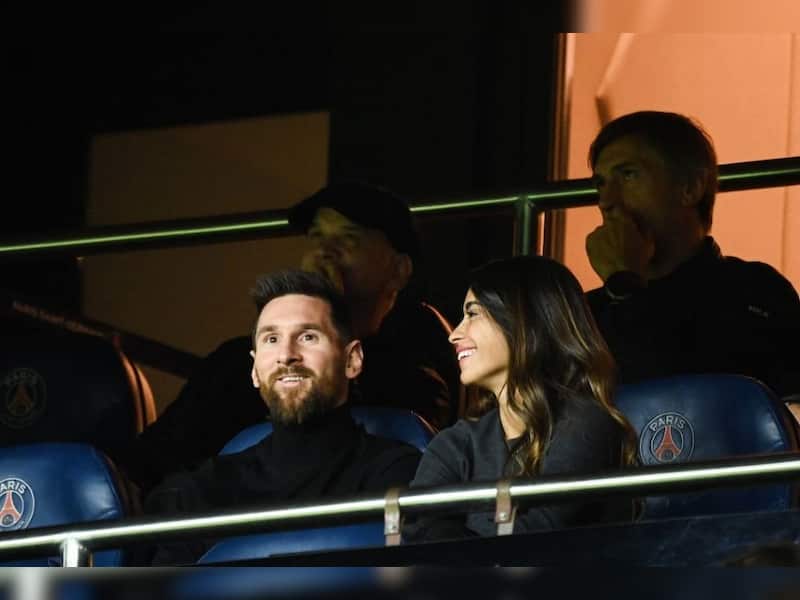 Lionel Messi's wife Antonela Roccuzzo poses with 'Jon Snow' Kit ...