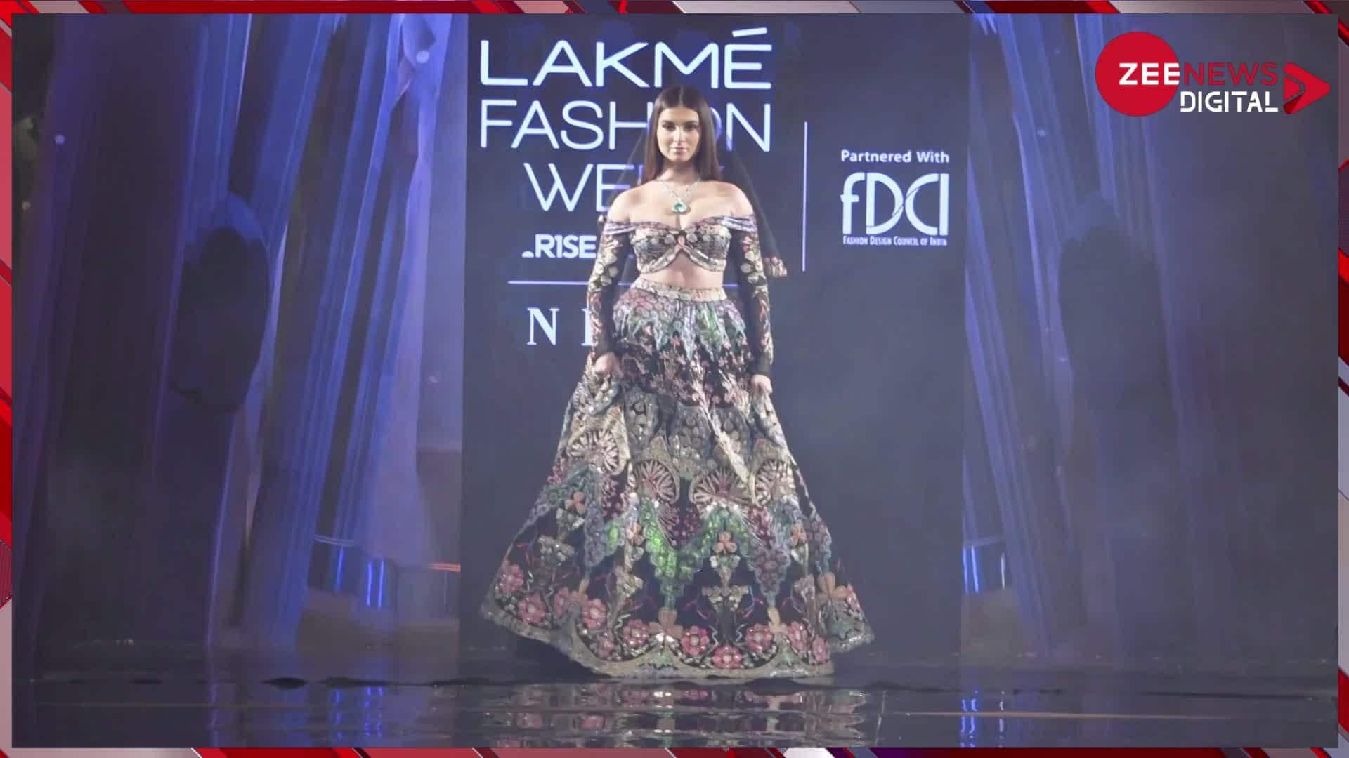 Tara Sutaria Fashion Show Ramp Walk | Zee News