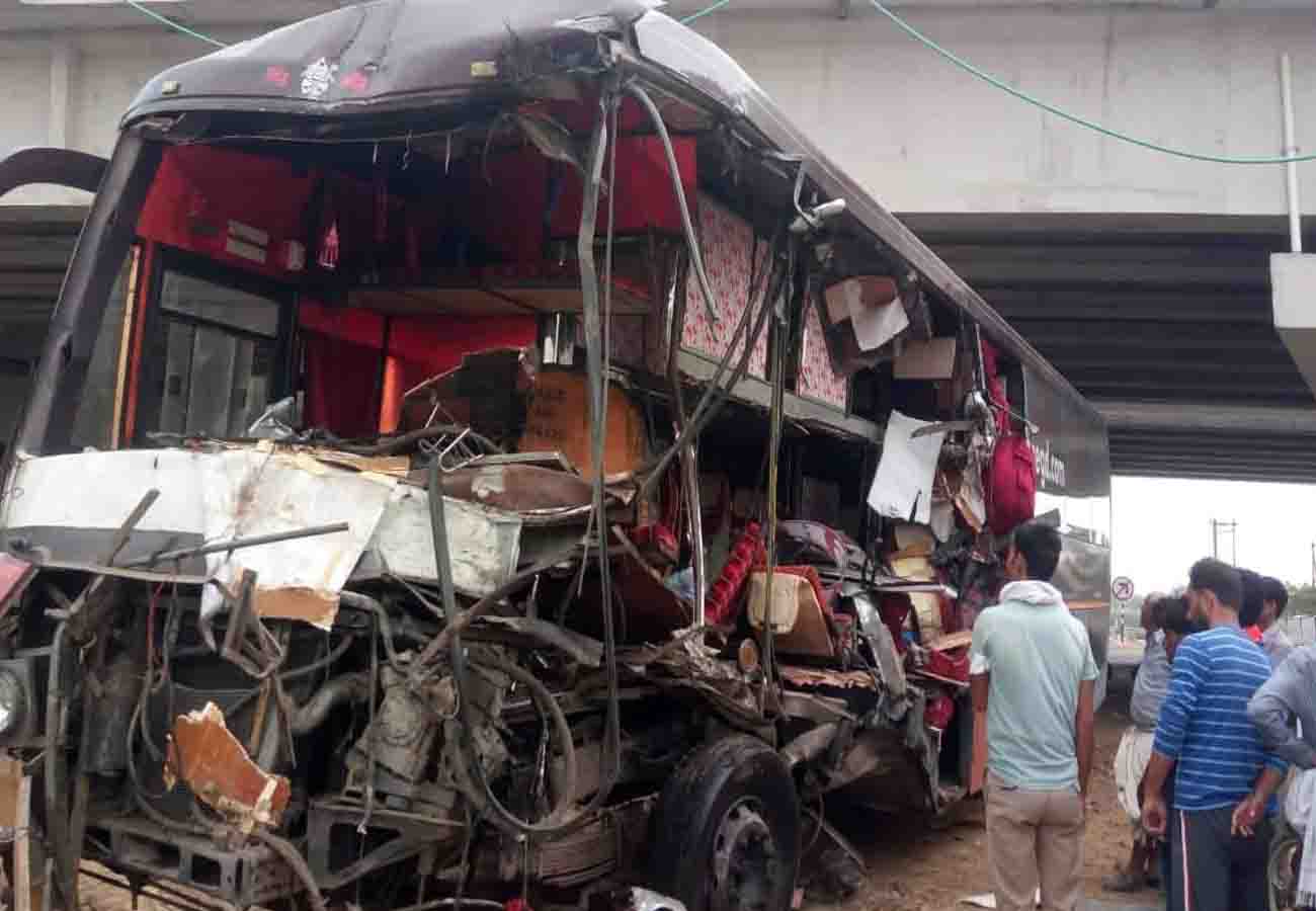 Agra-Lucknow Expressway Accident: Horrible road accident in Etawah | Zee News