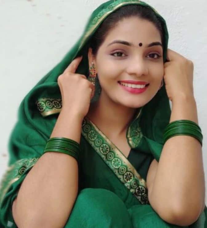 Watch Zee News' exclusive conversation with folk singer Neha Singh ...