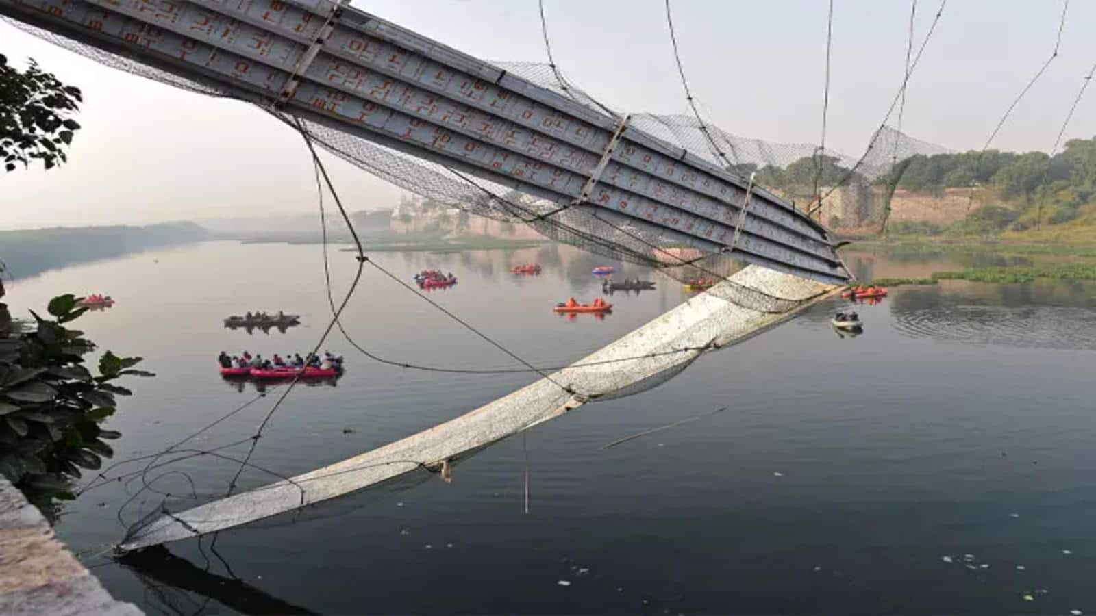 Khabren Khatakhat: 136 killed in Morbi bridge accident, police arrested ...