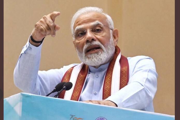 PM Narendra Modi in Bengaluru, pays tributes to saint-poet Kanaka Dasa ...