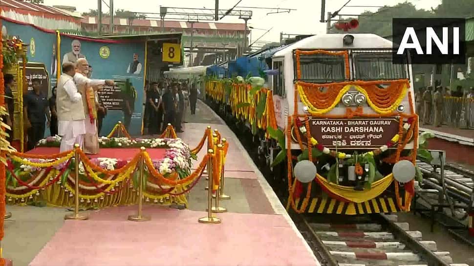 PM Narendra Modi flags off Bharat Gaurav Kashi Darshana train from ...