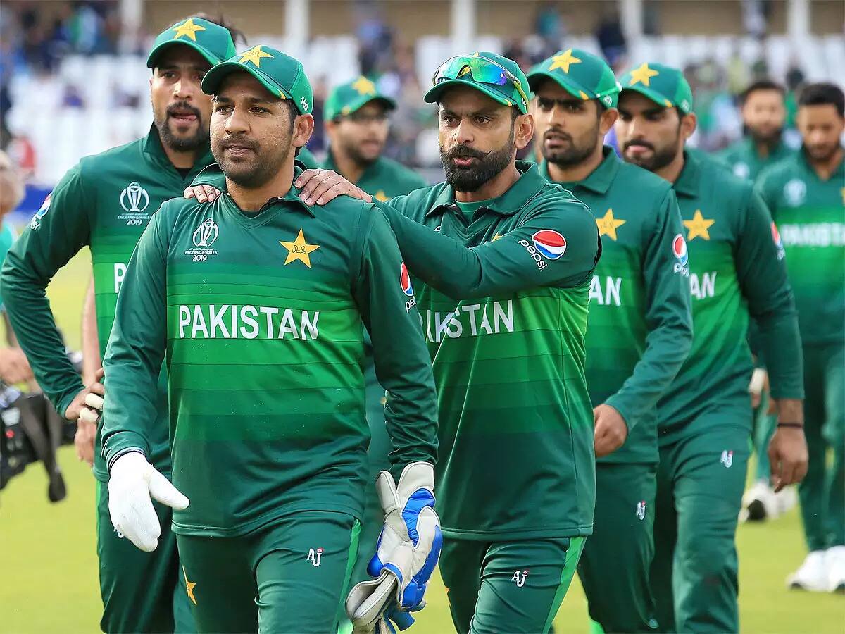 The Pakistan-England Team has reached the cricket stadium for T20 World ...