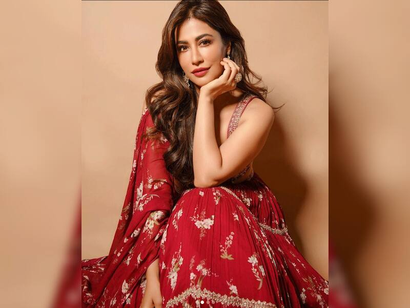 Chitrangada Singh oozes oomph, is a total smokeshow in figure-hugging ...