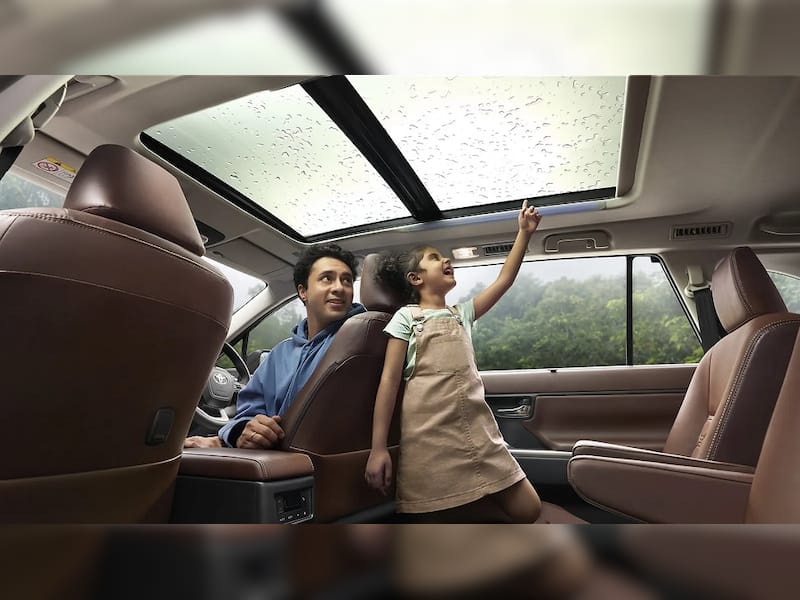 2023 Toyota Innova Hycross officially revealed in India with new design ...