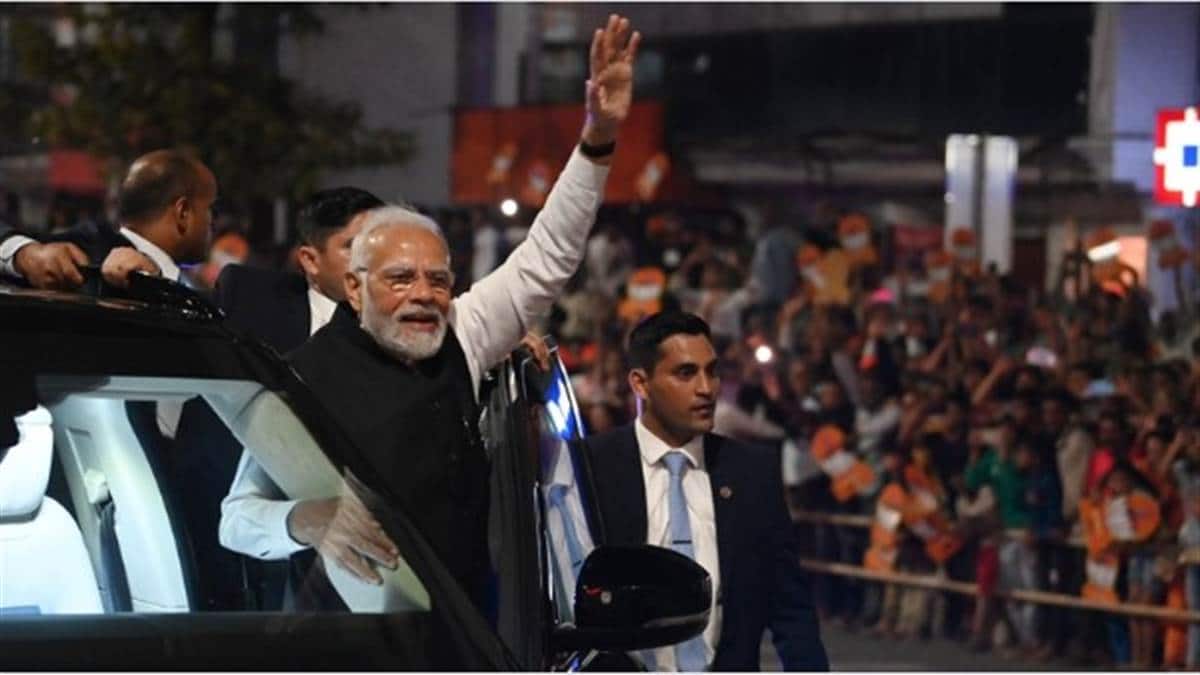 PM Modi holds 54-km-long mega roadshow in Gujarat | Zee News