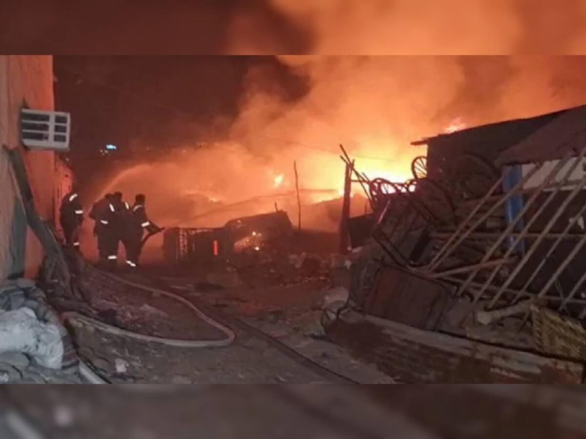 Noida Fire: Fierce FIRE breaks out in Sector-93, STAMPEDE in ...