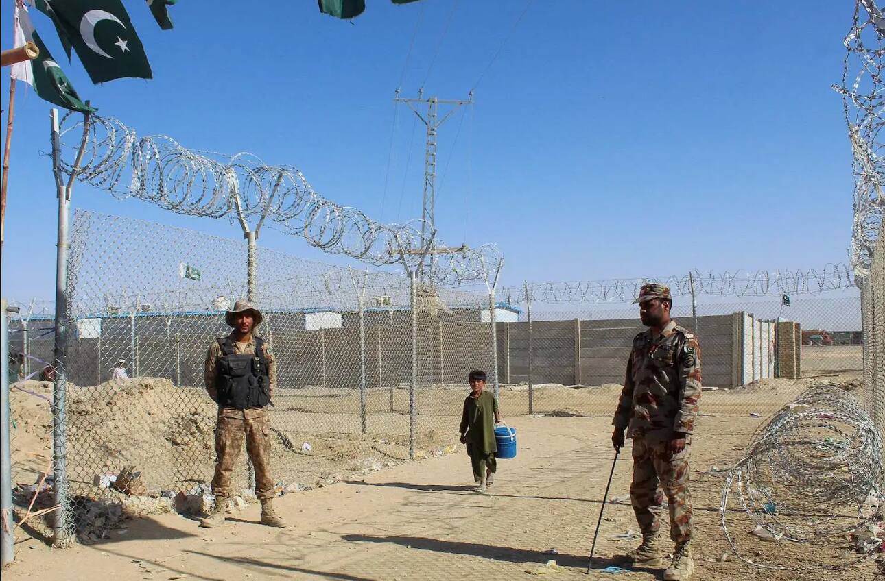 Namaste India: Pakistan-Afghanistan Border Fight badly injures 12 ...