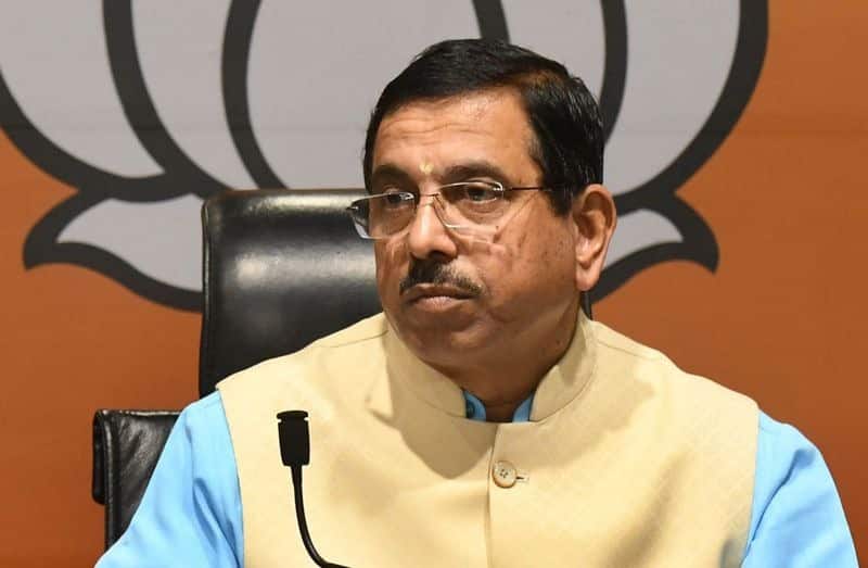 Zee Top 100: Union Minister Pralhad Joshi makes a big statement, 'This Congress is not original ...