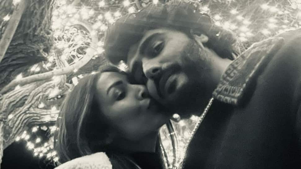 Malaika Arora kisses beau Arjun Kapoor in this romantic photo, welcome ...