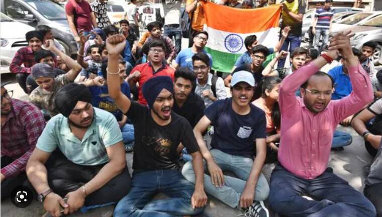 Students Protests Against Bihar Paper Leak Case | Zee News