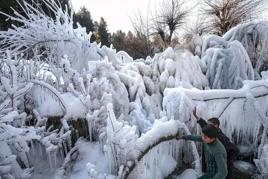 Temperature Drops Below Zero In Jammu-Kashmir, Snowfall Till 4 Feet ...