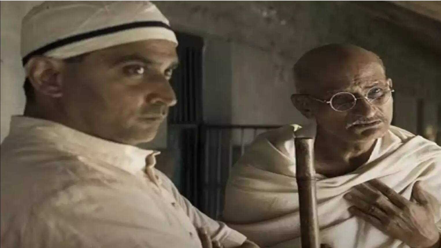 Controversy erupts over Film 'Gandhi Godse Ek Yudh', Congress makes ...