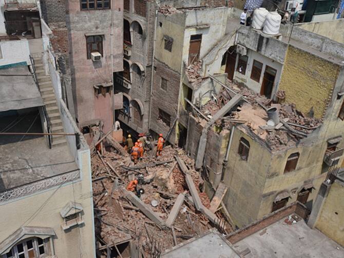 Breaking News: 5-storey residential building collapses in Lucknow, 3 ...