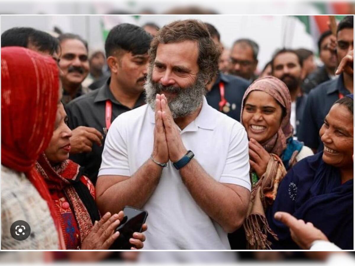 Congress MP Rahul Gandhi hoist the tricolor at Lal Chowk in Srinagar