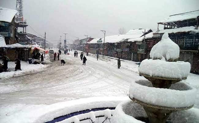 Jammu Kashmir Snowfall: Heavy snowfall witnessed in Srinagar | Zee News