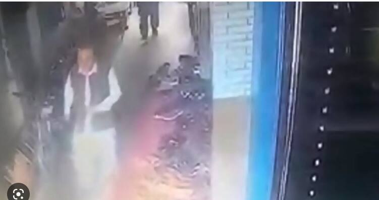 Pakistan: CCTV video surfaces in Peshawar Mosque Blast Case | Zee News