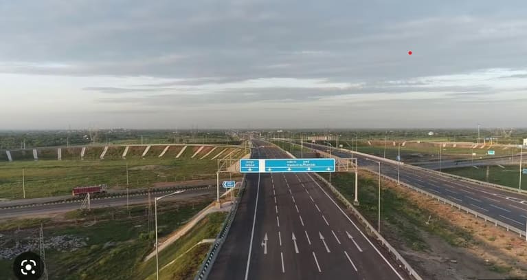 Delhi-Mumbai Expressway: Watch India's most advanced road | Zee News