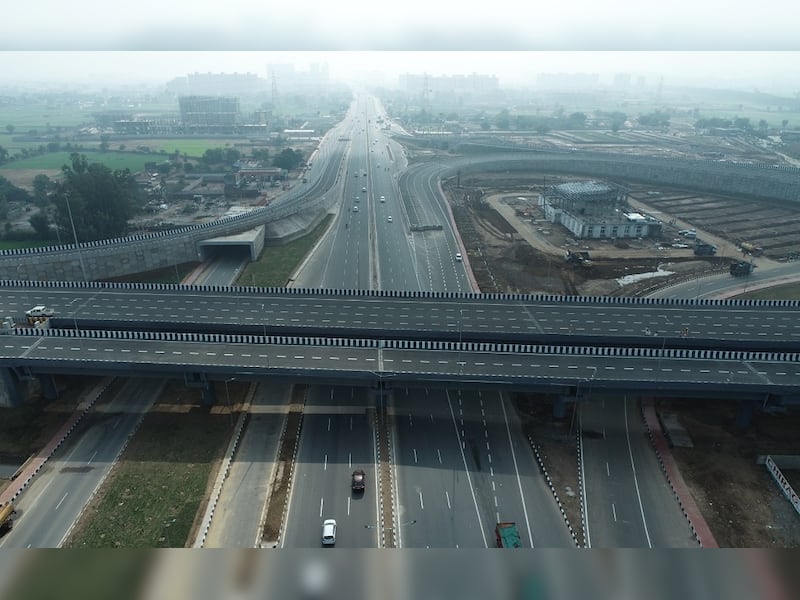 Meet Delhi-Mumbai Expressway: India's Most Advanced and Longest ...