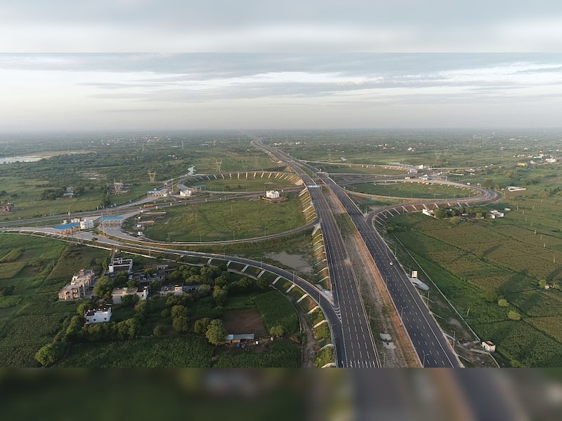 Meet Delhi-Mumbai Expressway: India's Most Advanced and Longest ...