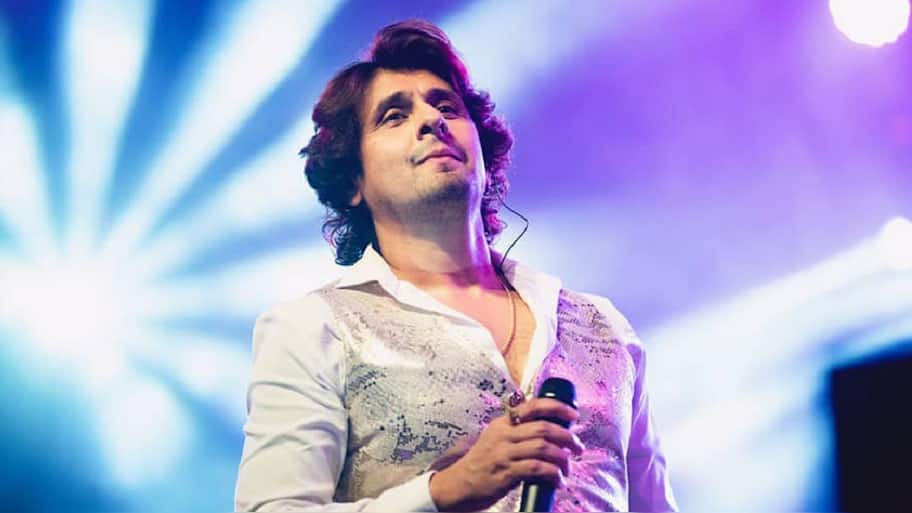 Sonu Nigam, Team Pushed by Shiv Sena Member at Concert in Mumbai- Video ...
