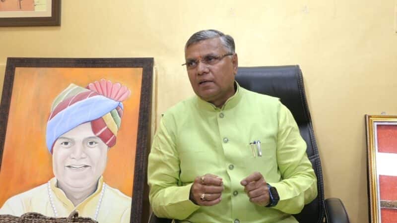 UP Jail Minister Dharamveer Prajapati's warning to 'criminals' | Zee News