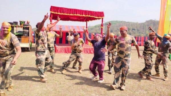 Baat Pate Ki: Border Force Jawans Celebrate Holi | Zee News