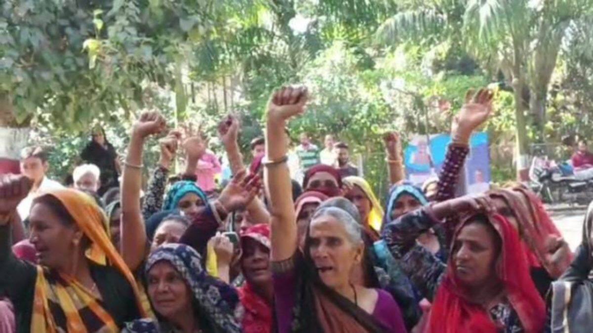 Protest against Women's Reservation Bill at Delhi's Jantar Mantar | Zee ...