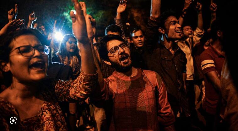 Delhi News Uproar Witnesses Near Nathu Colony Chowk Zee News