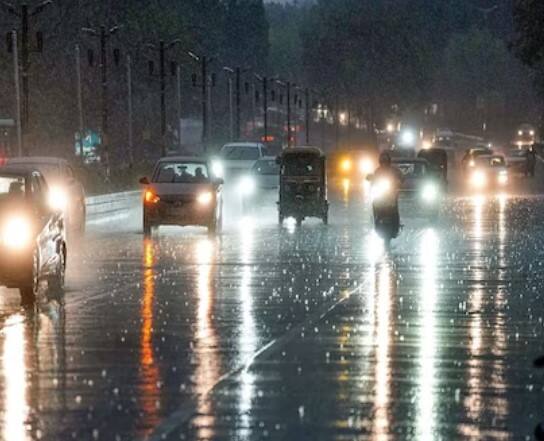 Light Rain in Delhi-NCR since late night | Zee News