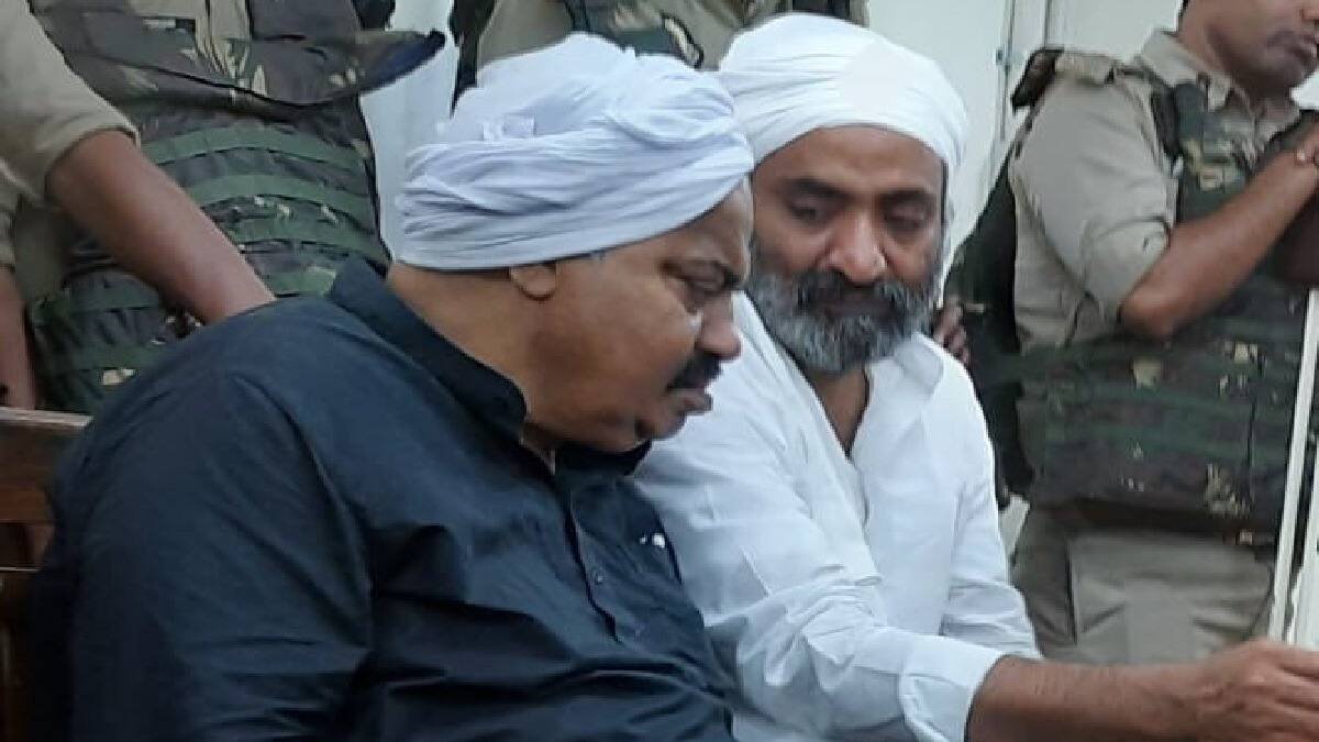 Atiq Ahmed and brother Ashraf were cremated under high security | Zee News