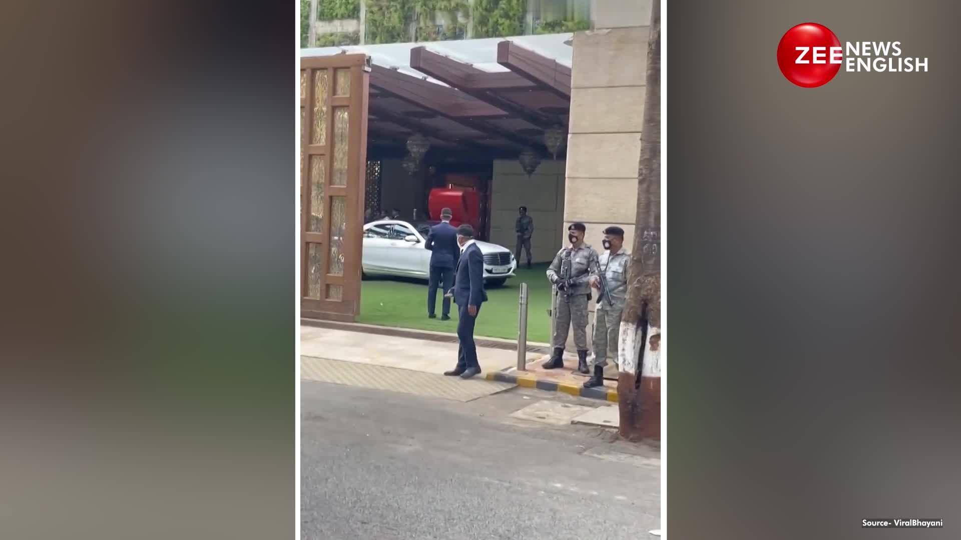 Tim Cook spotted leaving Mukesh Ambani's Antillia in Mumbai | Zee News