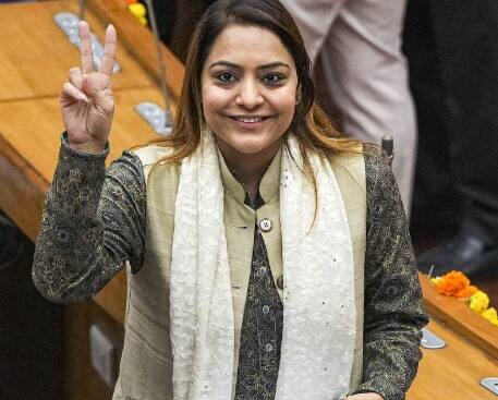 Delhi Mayor Election: Shaili Oberoi became the mayor of Delhi | Zee News