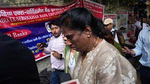 MP Pt Usha reached to meet the wrestlers protesting at Jantar Mantar ...