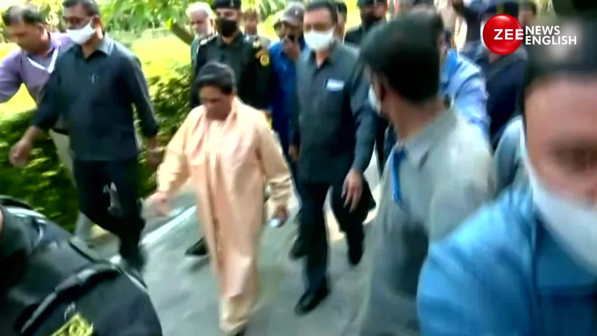 UP Municipal Election 2023: BSP Chief Mayawati casts vote | Zee News