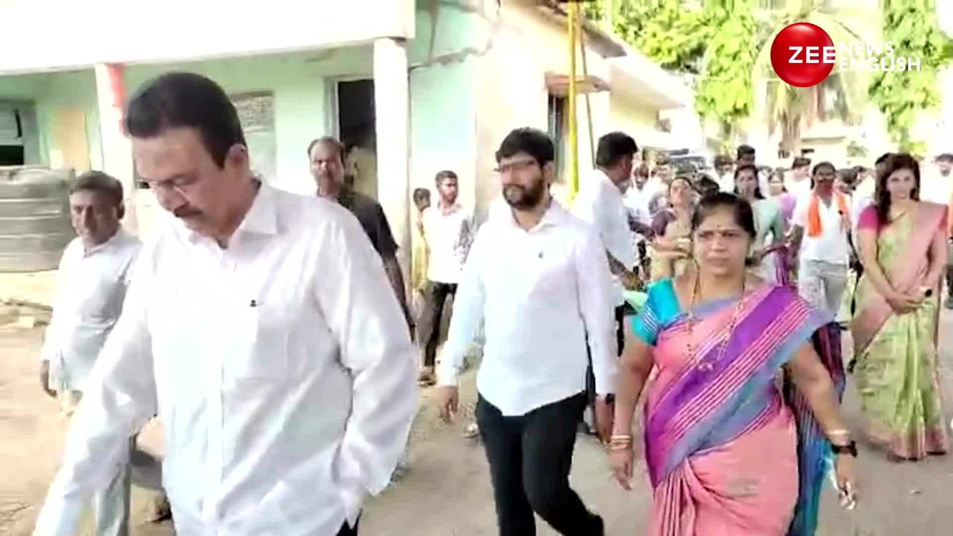 Karnataka Minister CC Patil, casts his vote along with his family in ...