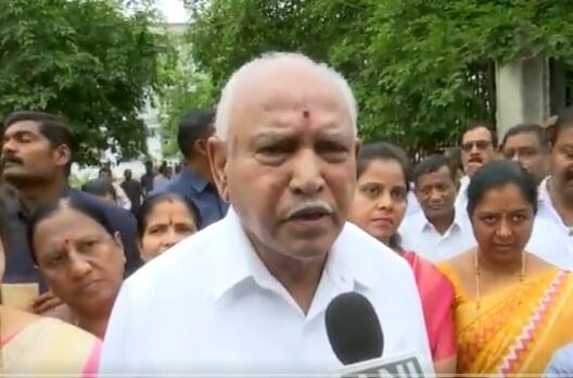 Narayana Murthy, BS Yeddyurappa casts their vote in Bengaluru | Zee News