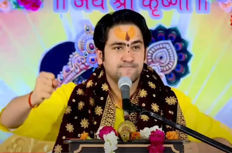 Patna: Crowd gathered to see Baba Bageshwar! | Zee News