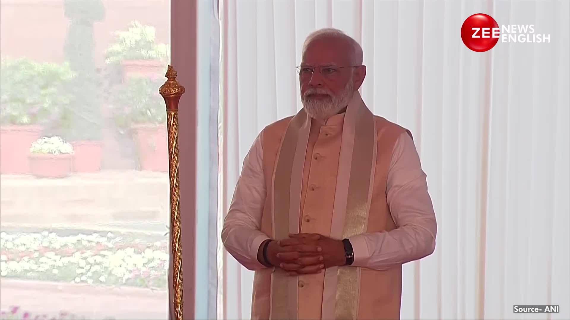 Sengol Was Handed Over To PM Modi By The Tamil Nadu Seers | Zee News